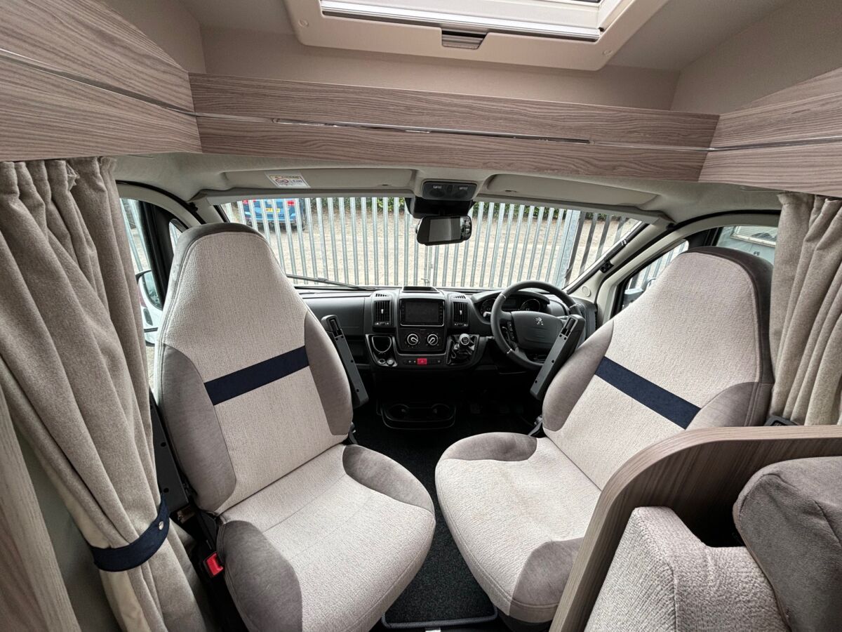 Auto-Sleeper Symbol 2004